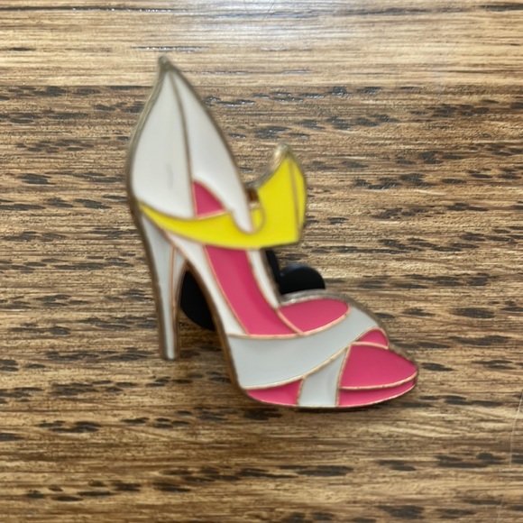 Disney | Accessories | Disney Princess Shoe And Tiara Trading Pin ...